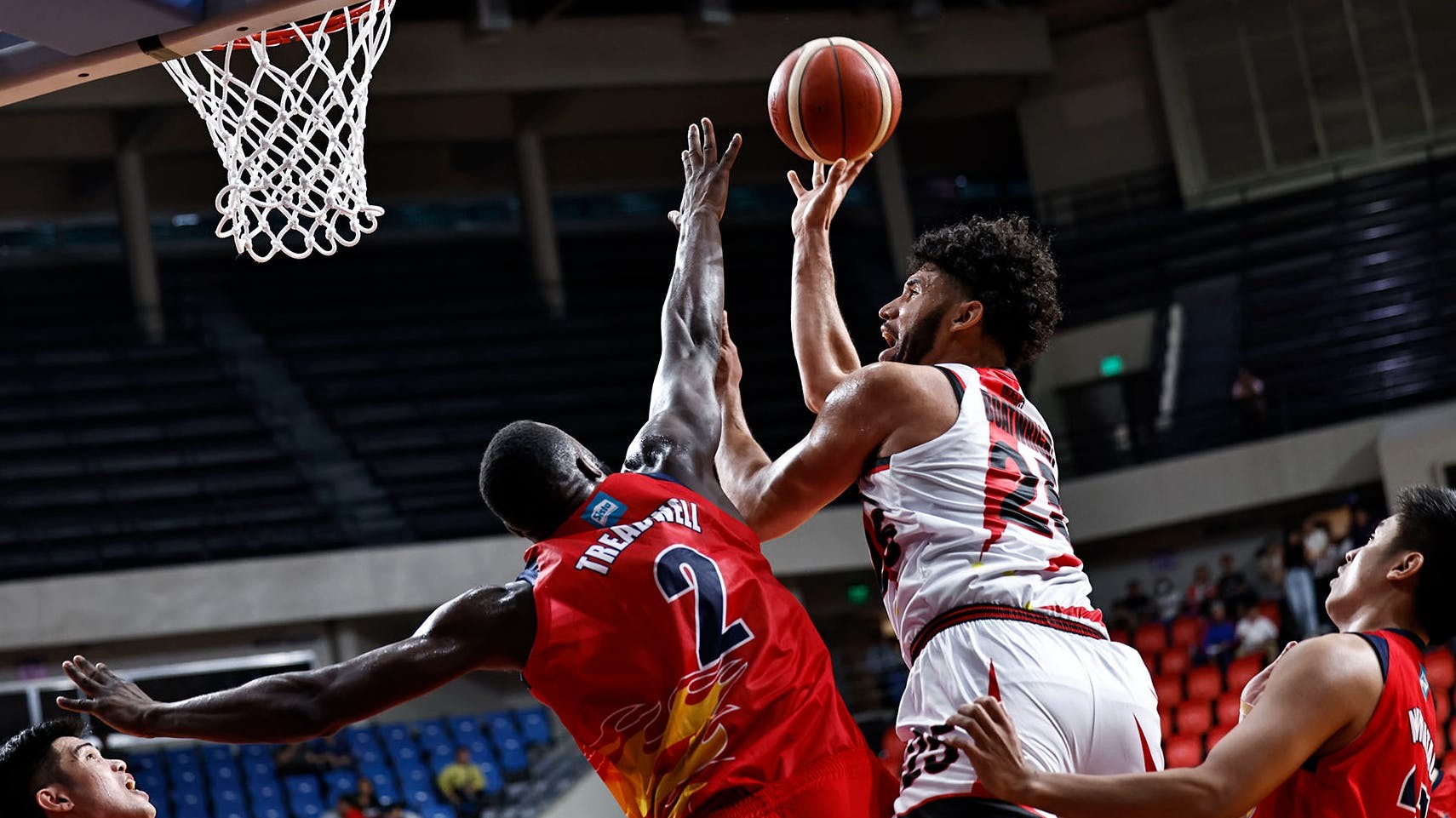 PBA: Bennie Boatwright drops 41 as Beermen down ROS, nail semis berth ...